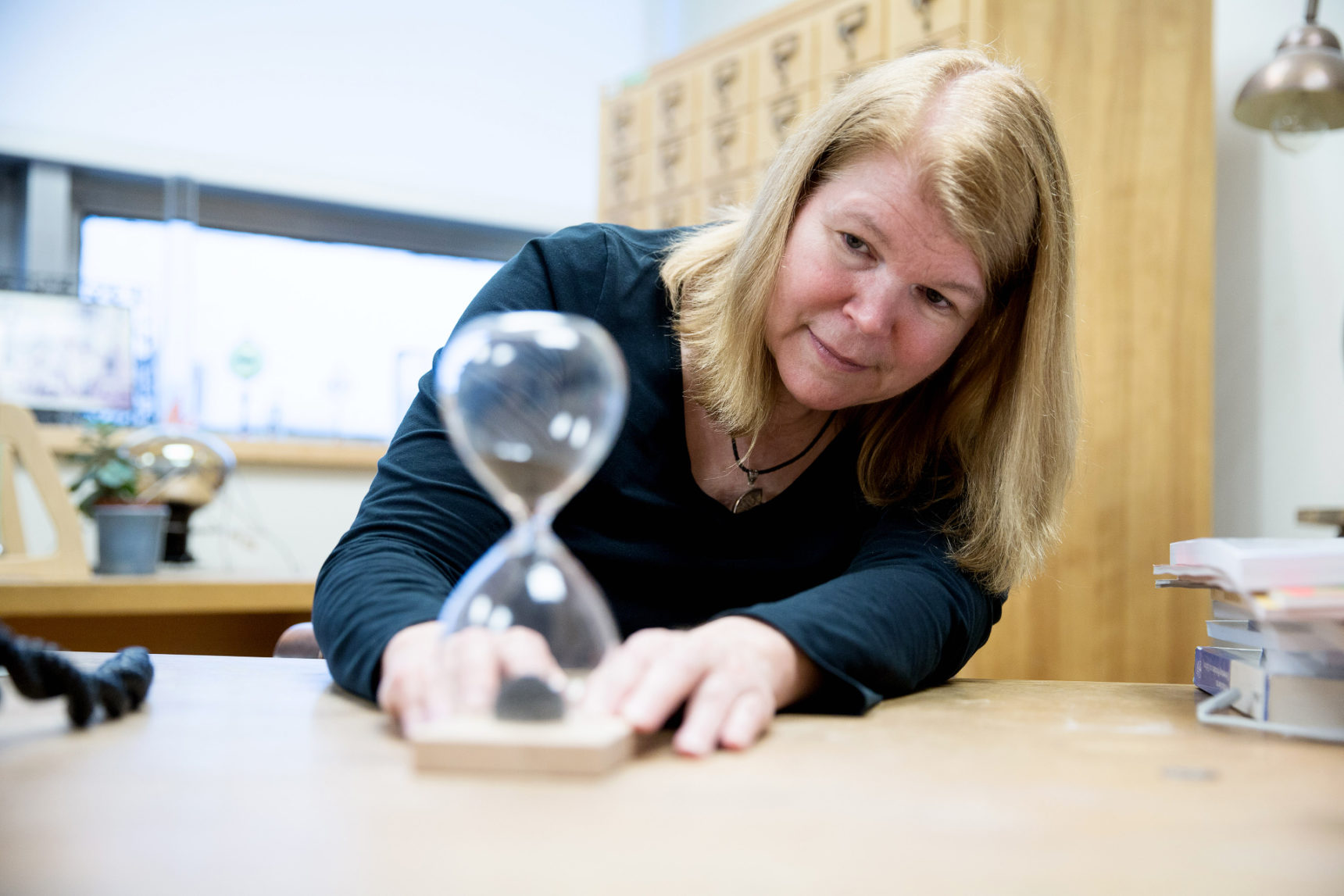 On a Hunt for a Ghost of a Particle | Quanta Magazine